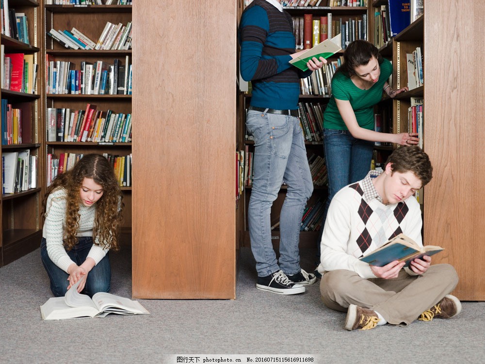 图书馆看书学习的外国学生图片_其他_人物形象-图行天下素材网