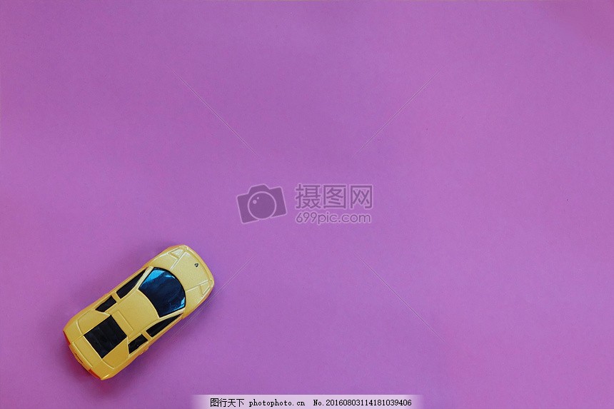 粉色背景下的黄色汽车模型图片_其他_背景底纹-图行天下素材网